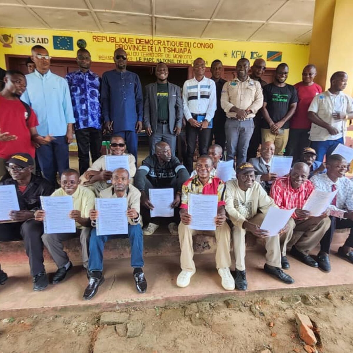 Monkoto : Remise officielle de 14 arrêtés portant attribution des ...